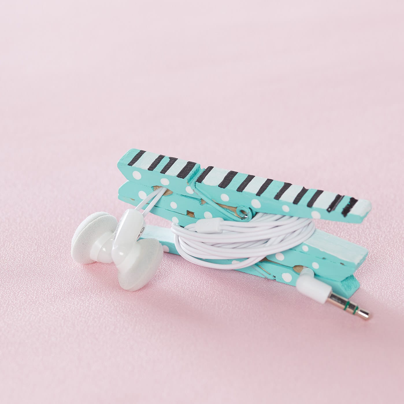 Mother's Day: Ear Buds Keeper | Projects | Michaels
